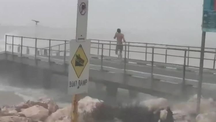 ‘Bomb’ cyclone Storm Éowyn approaches Ireland and parts of UK as ...