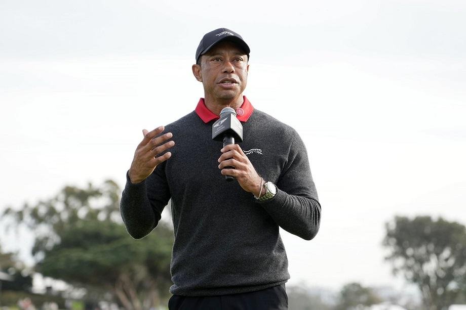 ‘Emotional’ Tiger Woods returns to golf following the death of his ...